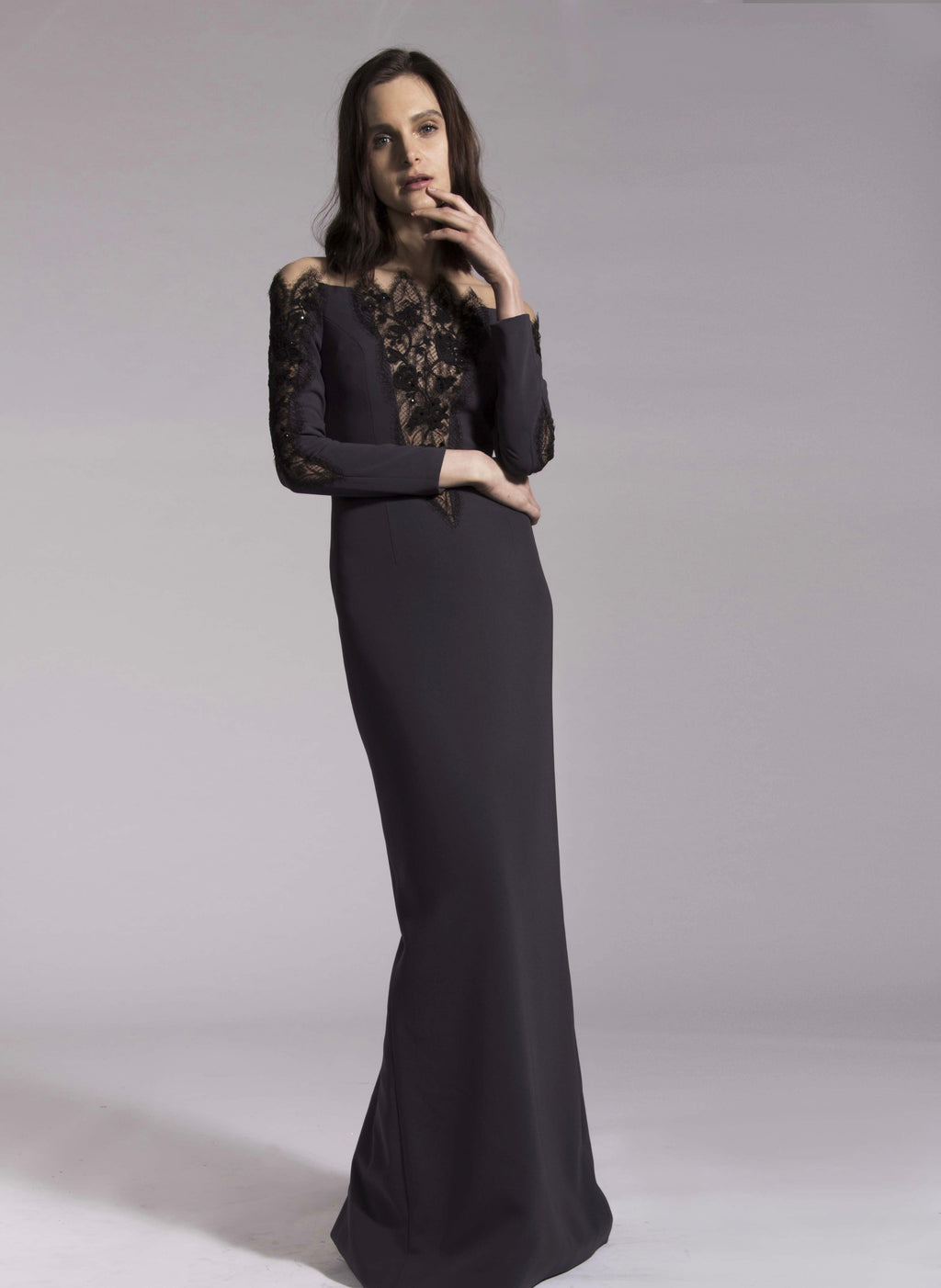 LUCIAN MATIS Robe à épaules nues avec empiècement en dentelle – Très Chic